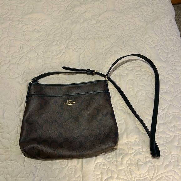 Coach | Bags | Coach Basic Crossbody Gently Used Black And Brown ...